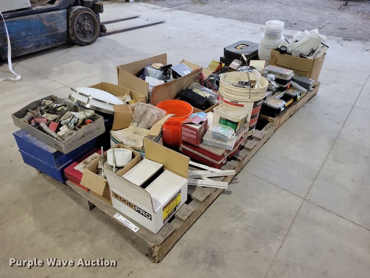 Assorted building materials in Perry, IA | Item DX6491 sold | Purple Wave
