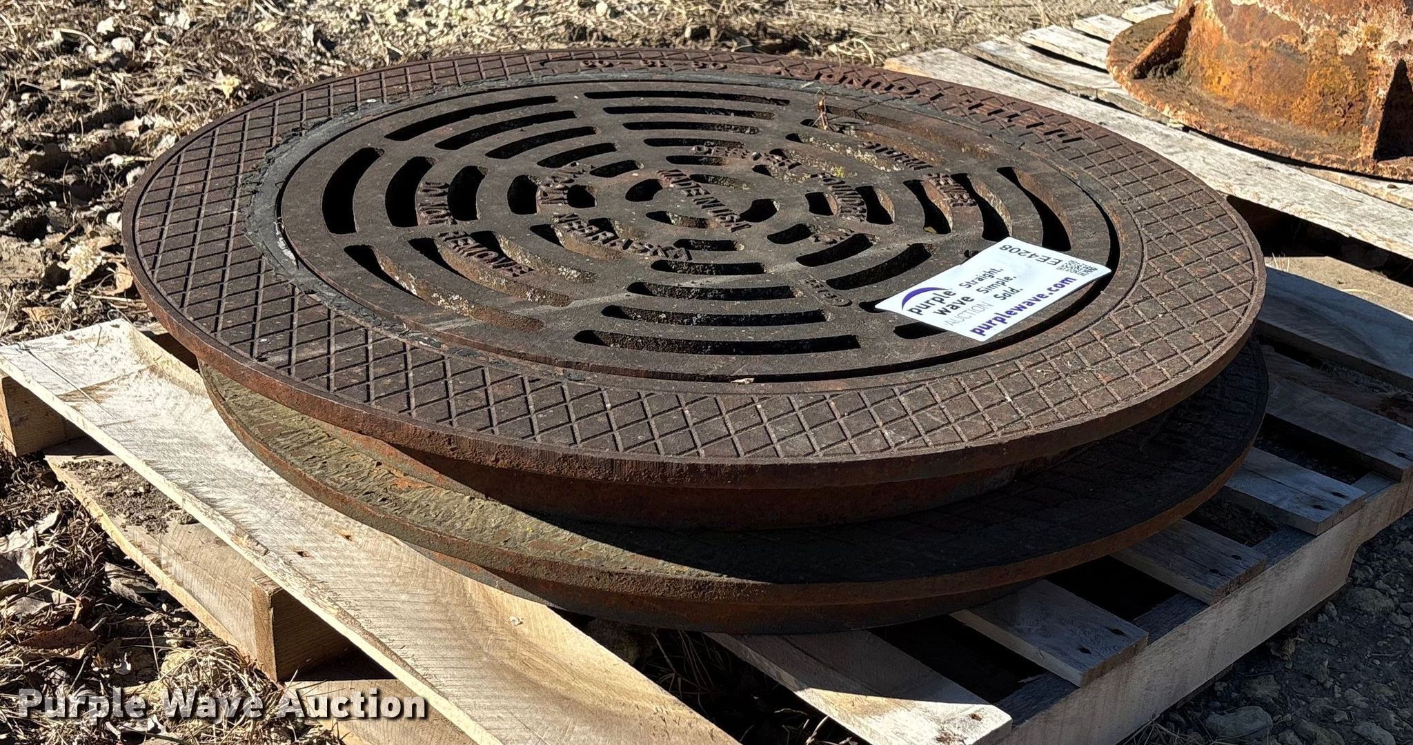 (2) drain covers in Saint Marys, KS | Item EE4208 sold | Purple Wave