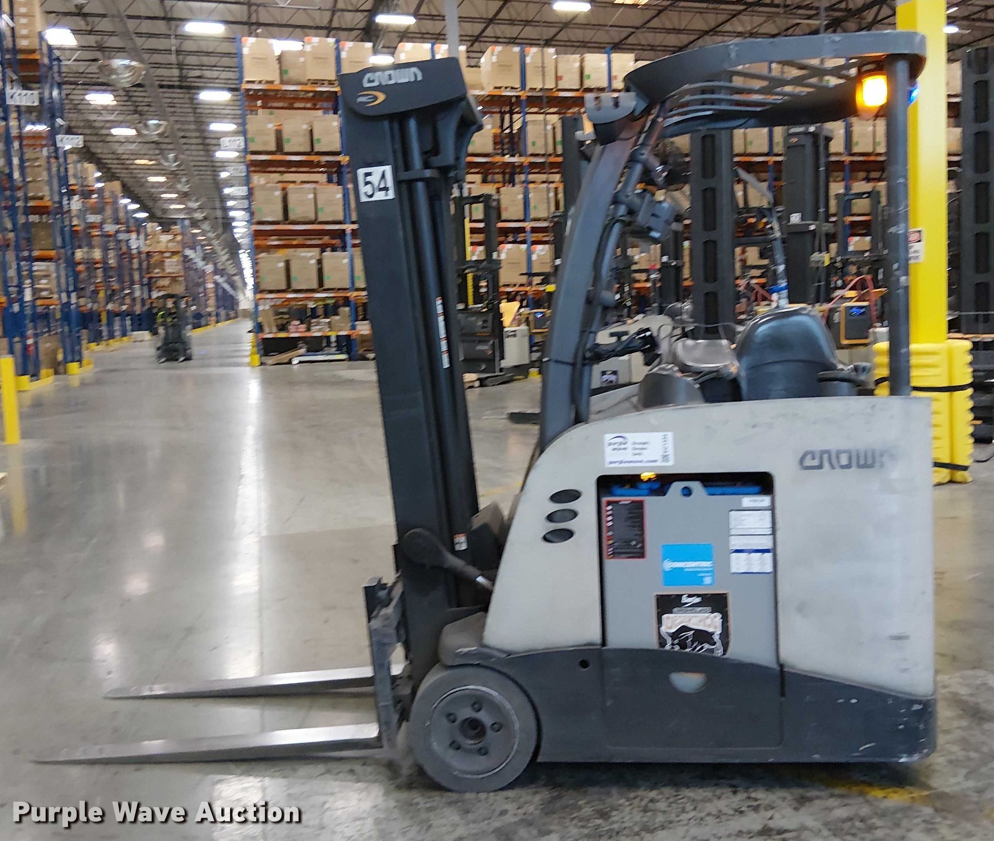 2017 Crown RC5545-40 forklift in Perris, CA | Item EC1334 for sale ...