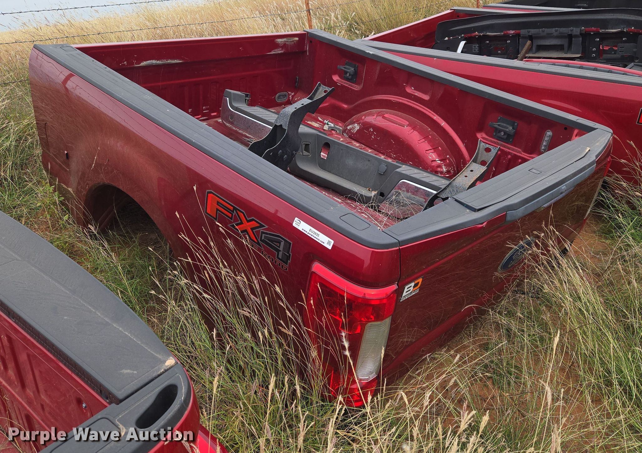 Ford pickup truck bed in Leedey, OK | Item EU3935 for sale | Purple Wave