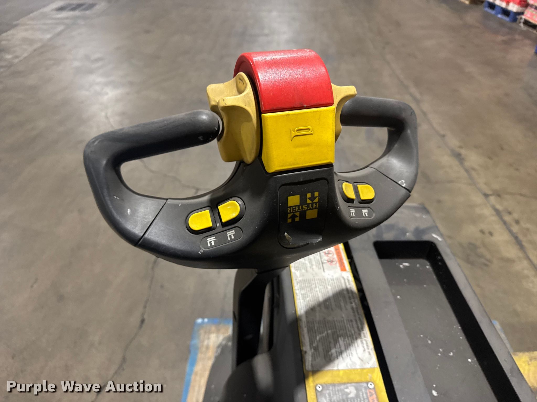 Hyster W40Z pallet jack in Salina, KS | Item EU6337 for sale | Purple Wave