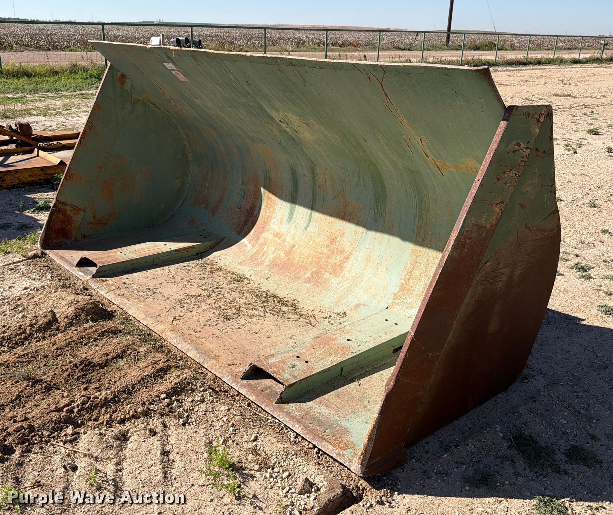 Wheel loader bucket in San Angelo, TX | Item DX5875 sold | Purple Wave