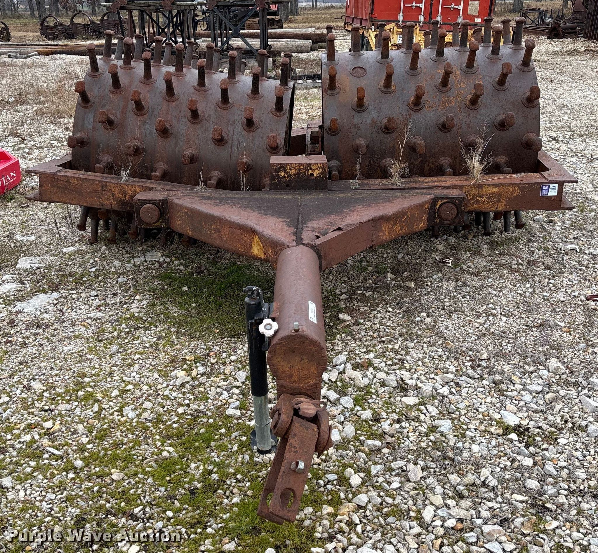 Sheepsfoot roller compactor in Dexter, MO | Item EV3433 sold | Purple Wave
