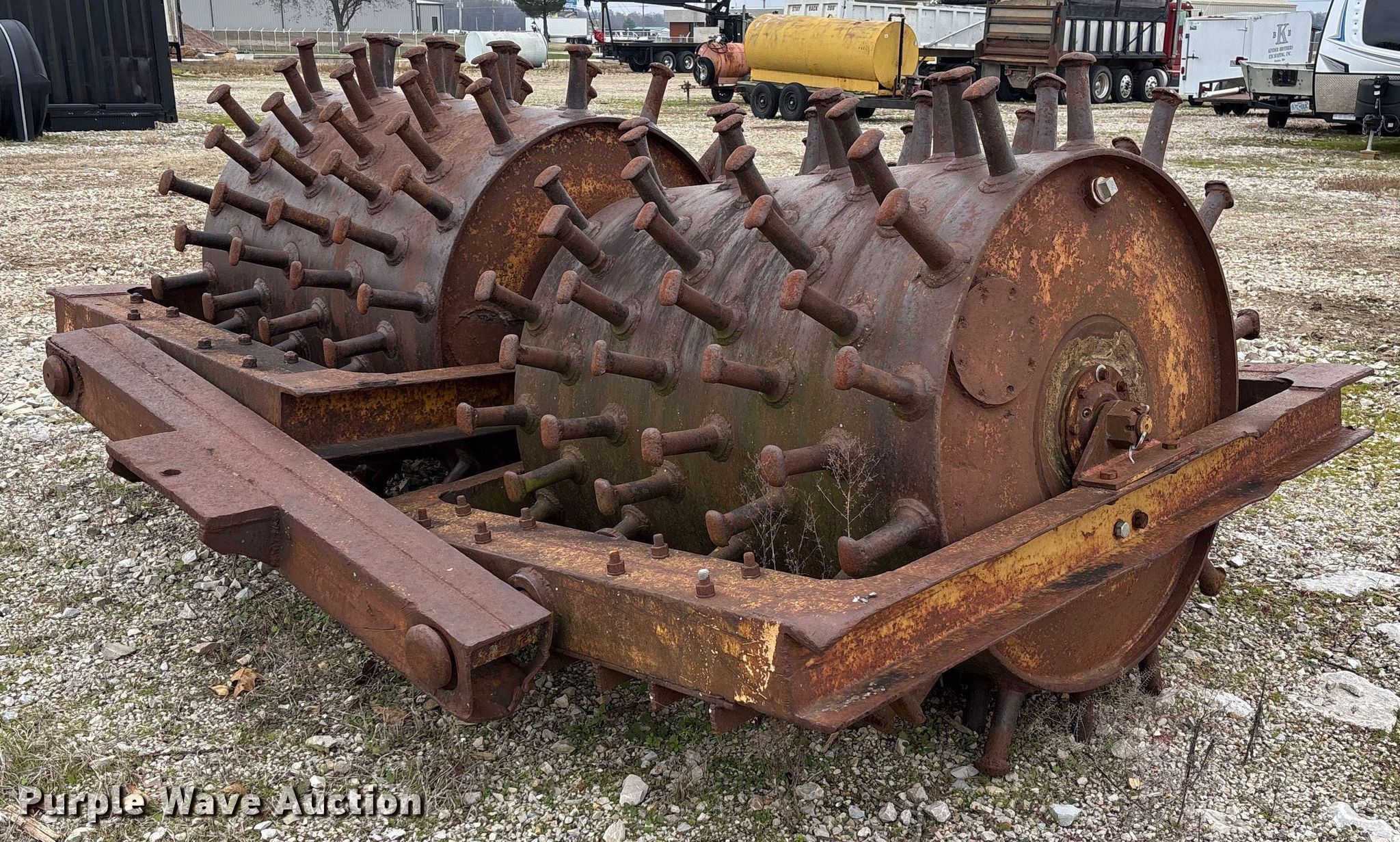Sheepsfoot roller compactor in Dexter, MO | Item EV3433 sold | Purple Wave