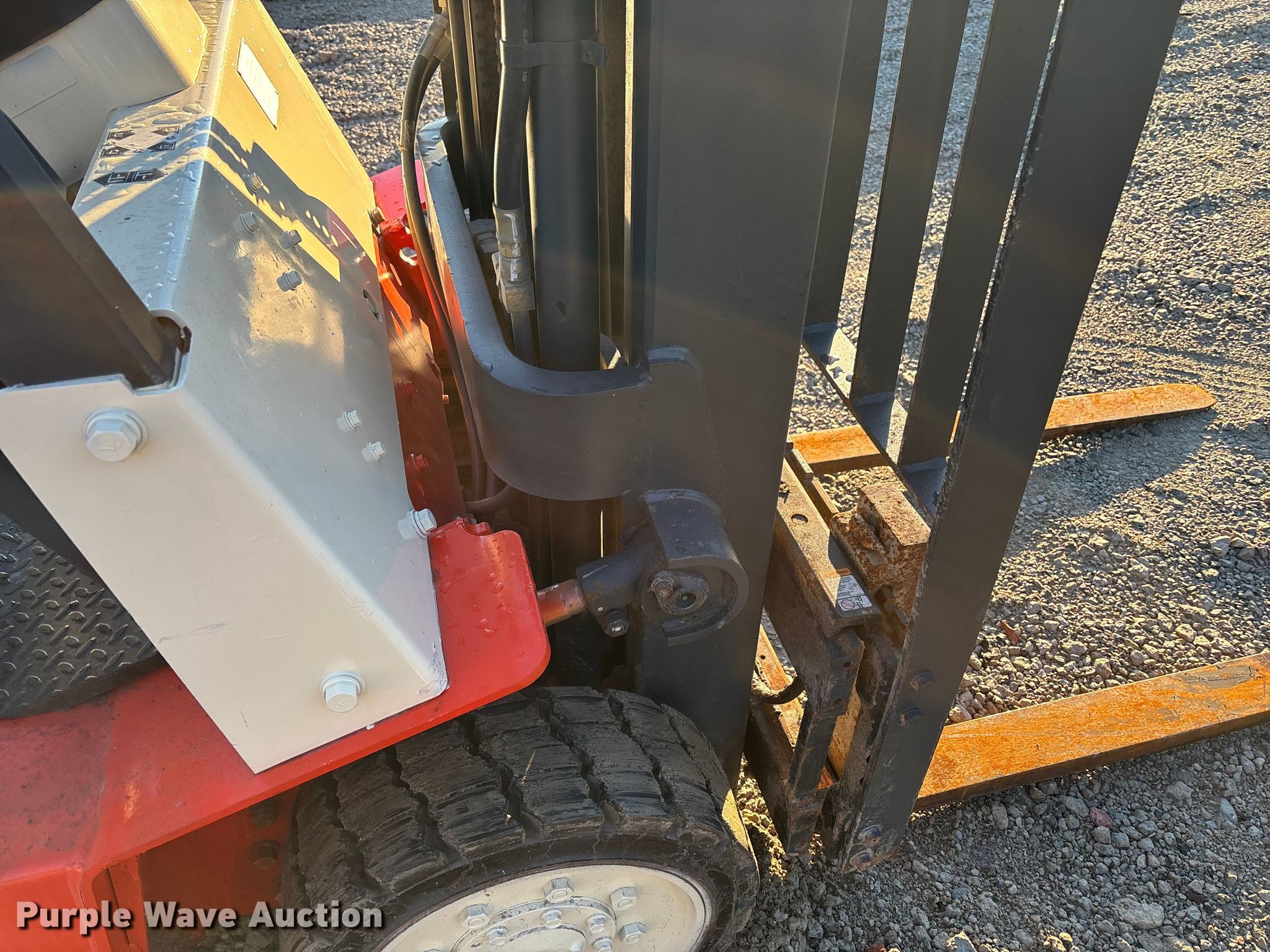 Nissan 50 forklift in Tonganoxie, KS | Item OE9272 for sale | Purple Wave