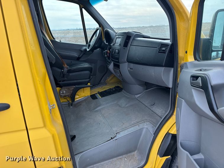 2014 Freightliner Sprinter 2500 van in Lincoln, KS | Item FB0667 for ...