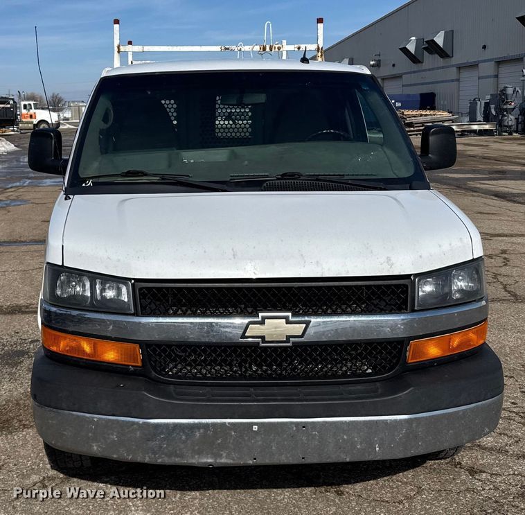 2015 Chevrolet Express 2500 van in Salina, KS | Item FB0723 for sale ...