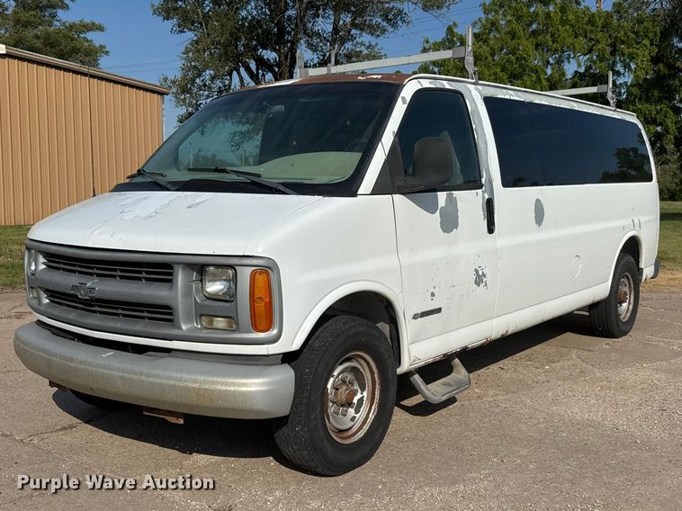 2001 Chevrolet Express 3500 van in Hutchinson, KS | Item NA9300 for ...